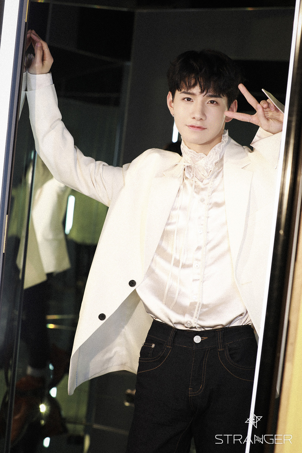 STRANGER - KEIGO SATO - 写真公開！｜JO1 OFFICIAL SITE