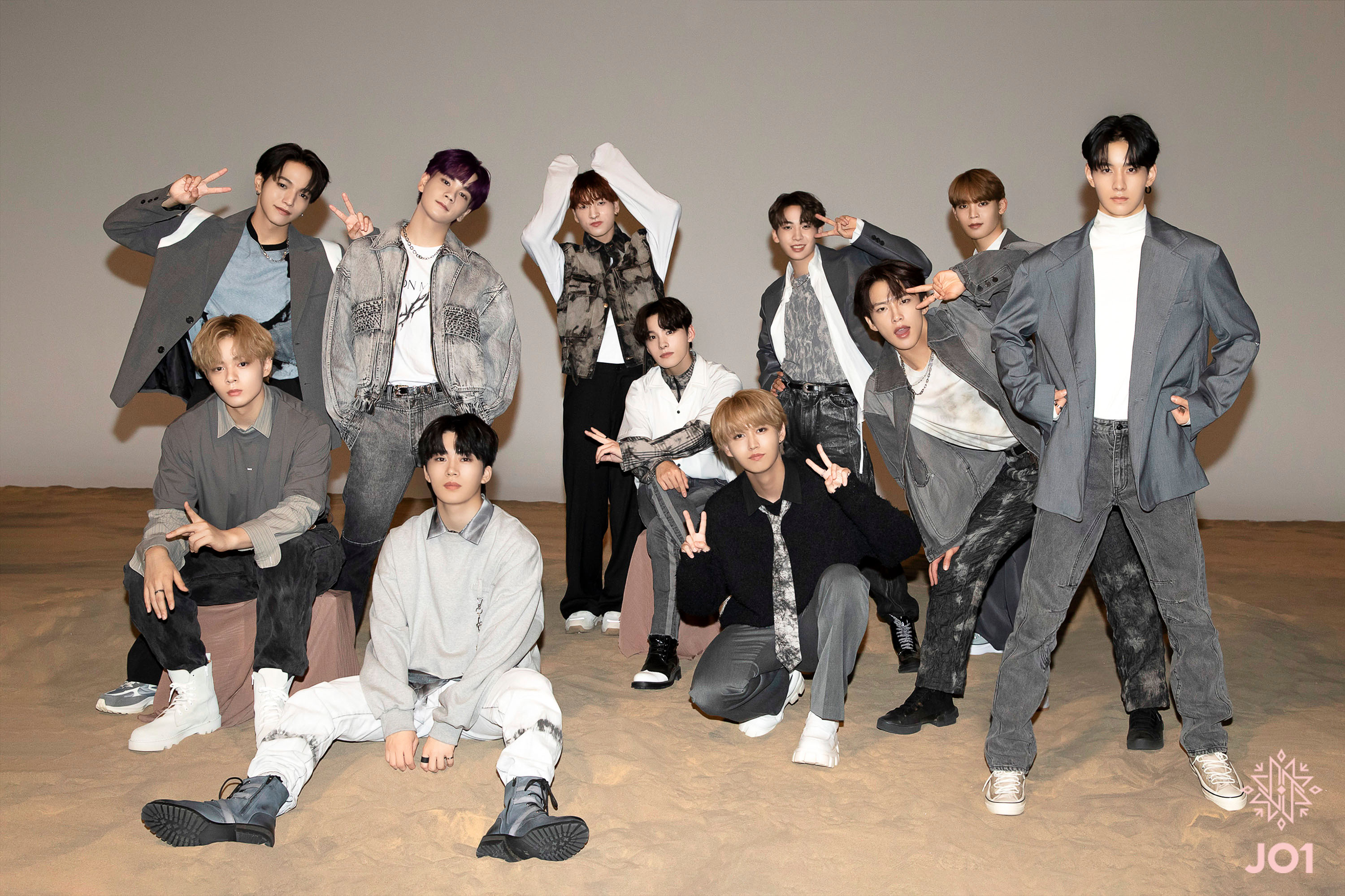 JO1 5TH SINGLE『WANDERING』特設ページ OFFICIAL REPORT -砂- 公開｜JO1 OFFICIAL SITE